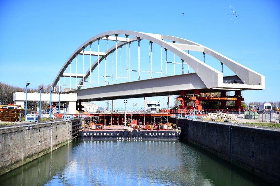 Theemswegtracé (4): Betonnen dek op stalen boogbruggen