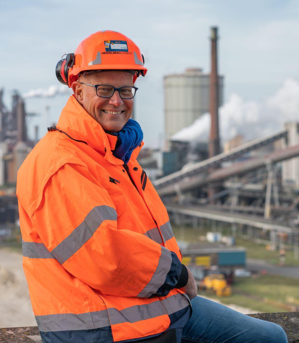 Mannetjes met een rode helm